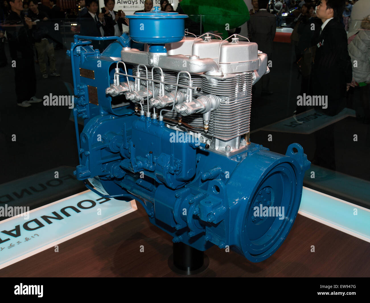 The Isuzu DA4, displayed at the 2013 Tokyo Motor Show, an early ...