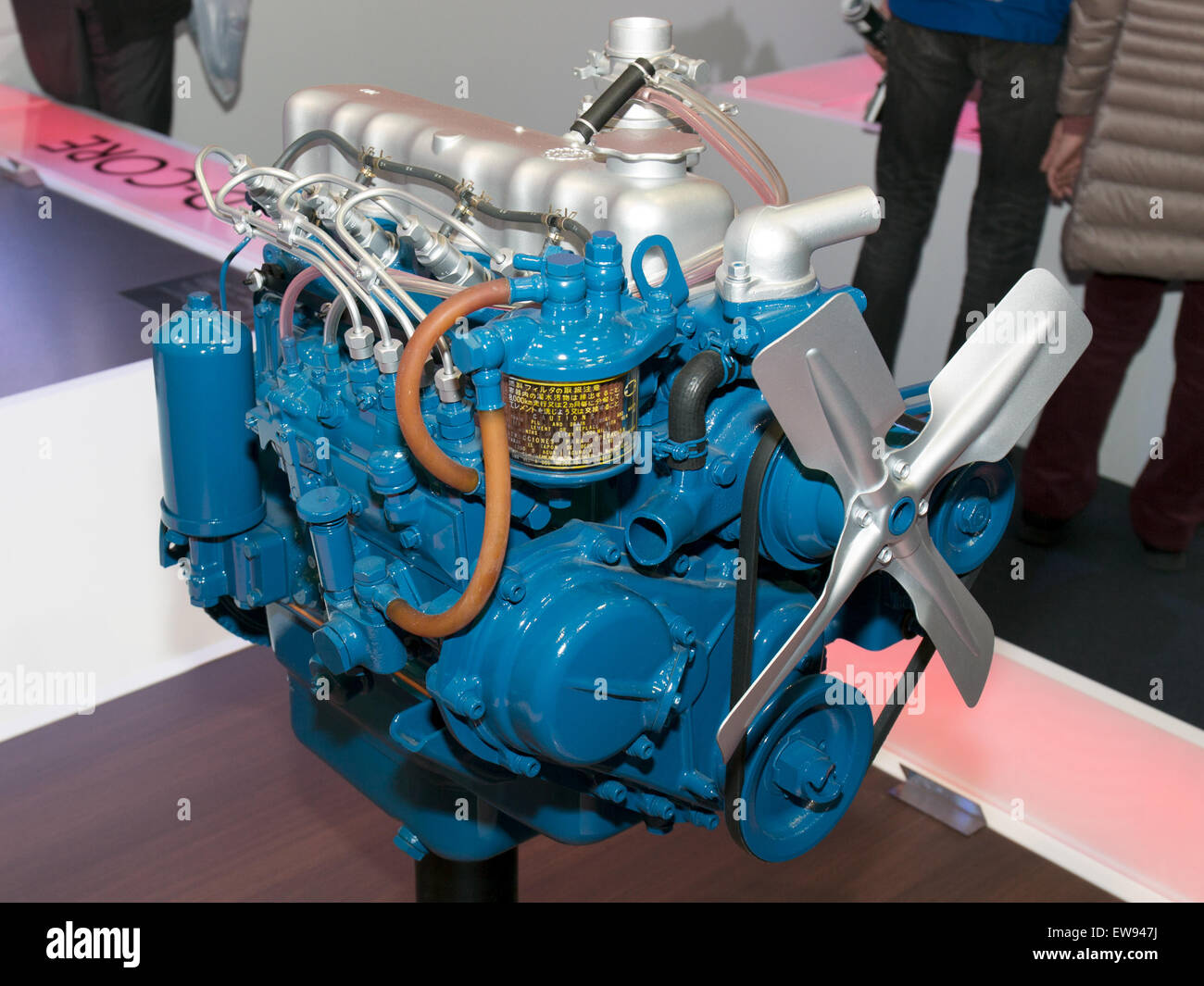 The Isuzu DL201 concept vehicle displayed at the 2013 Tokyo Motor Show ...