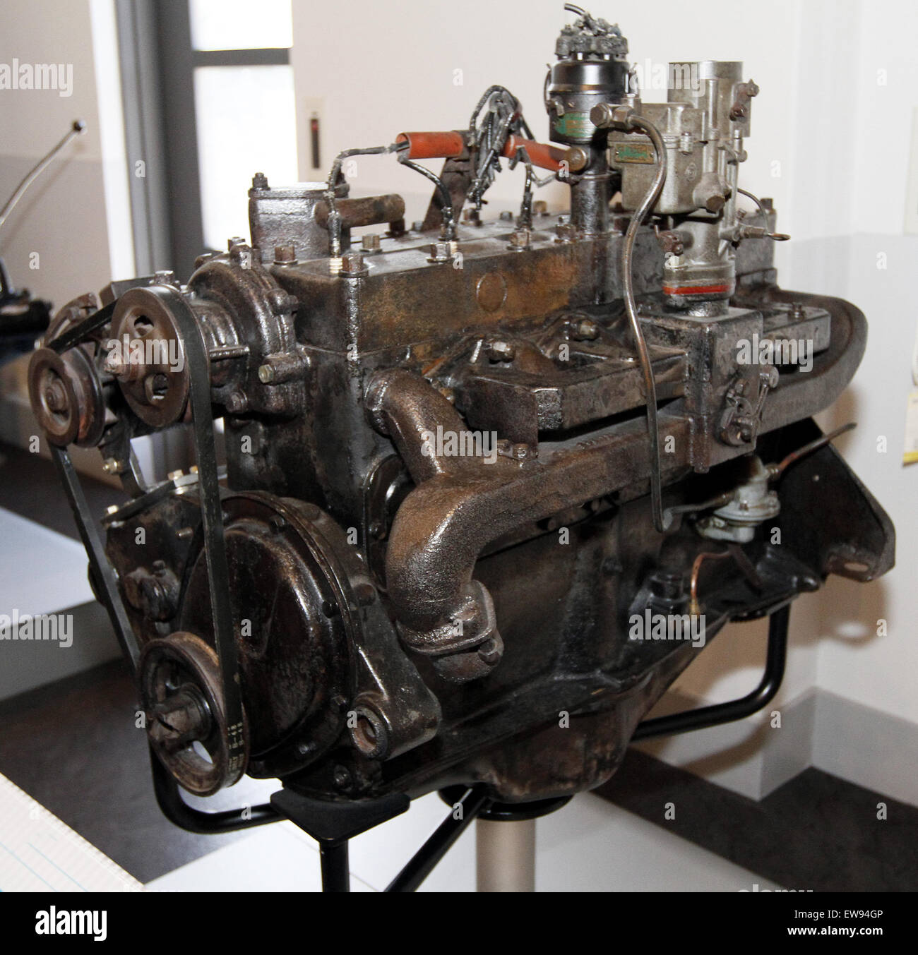 The 1953 Nissan Model NB engine, a historic inline-four power unit ...