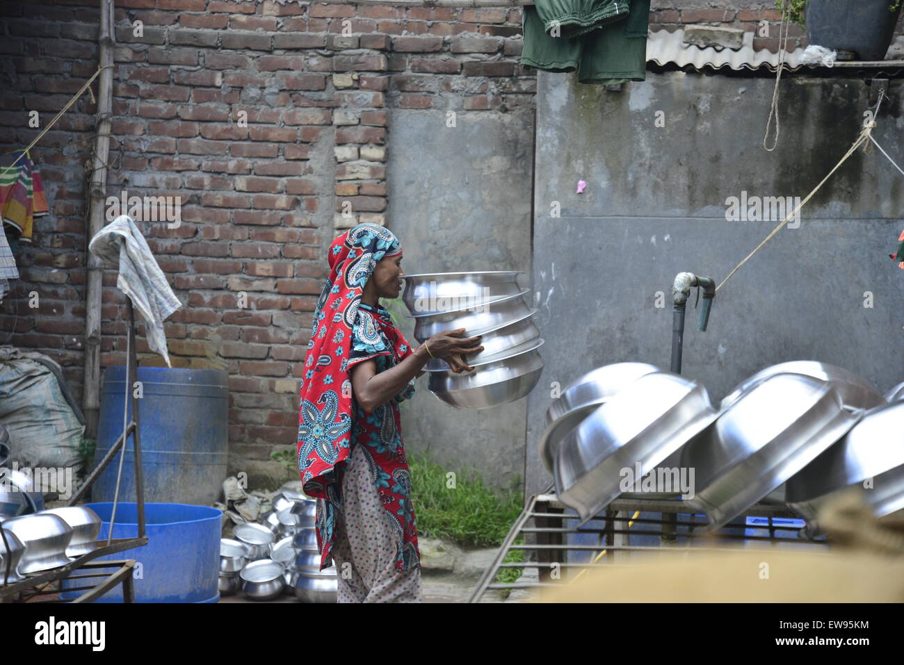 Aluminum making pots hi-res stock photography and images - Alamy