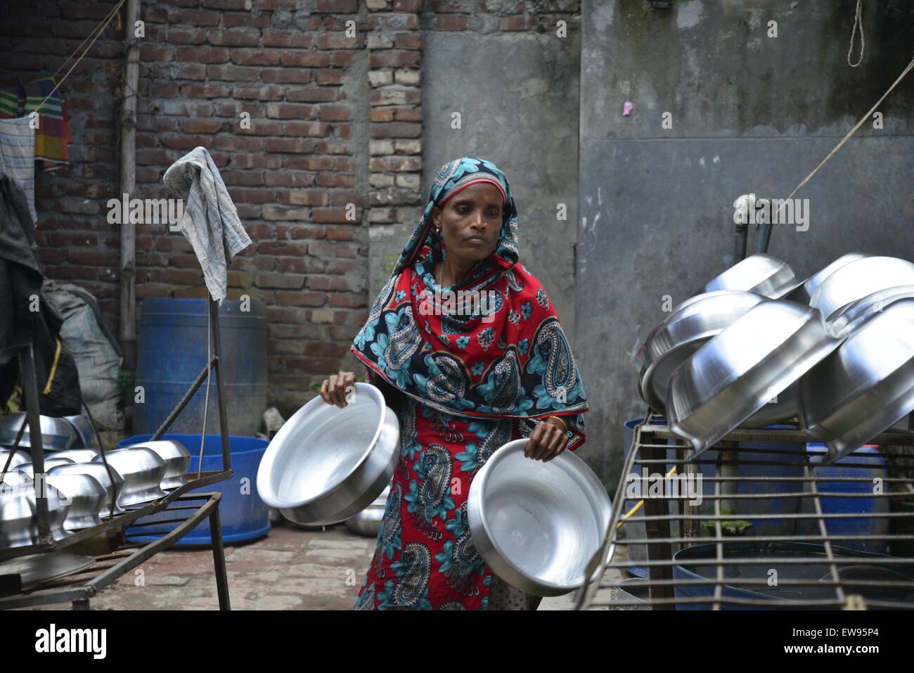 Aluminum making pots hi-res stock photography and images - Alamy