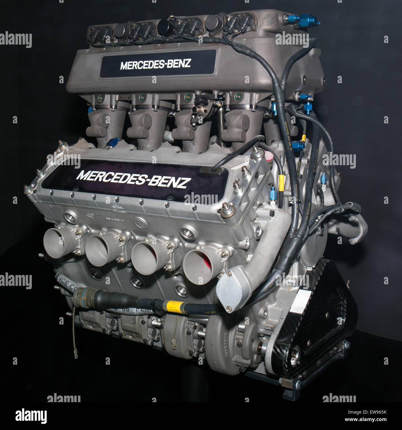The front view of the Mercedes-Benz 500I engine, displayed at the ...