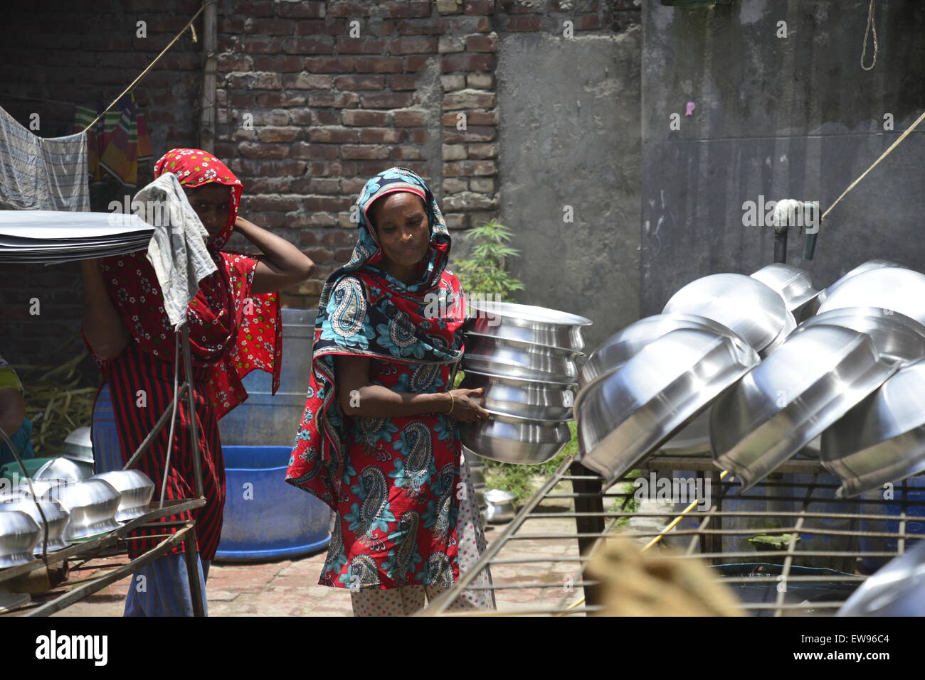 Indian woman manual labor hi-res stock photography and images - Alamy
