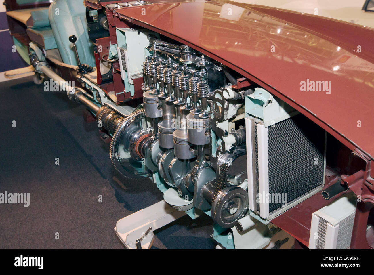 Engine cutaway hi-res stock photography and images - Alamy