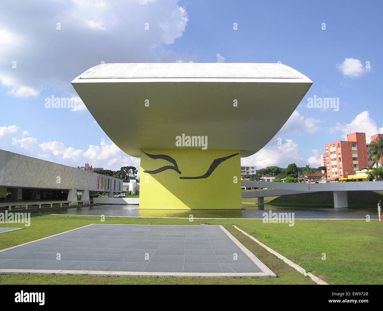 The Museu Oscar Niemeyer in Curitiba, Brazil, an architectural landmark ...
