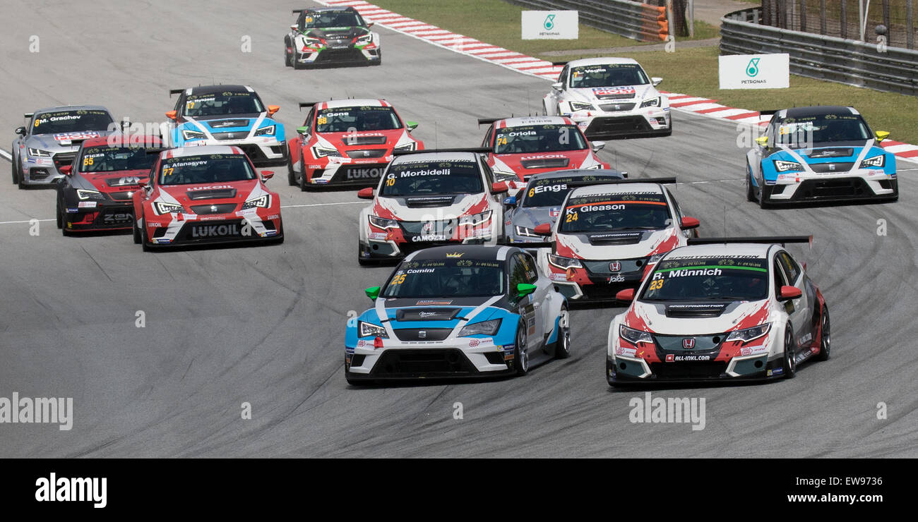 The start of Race 1 at the 2015 TCR International Series in Malaysia ...