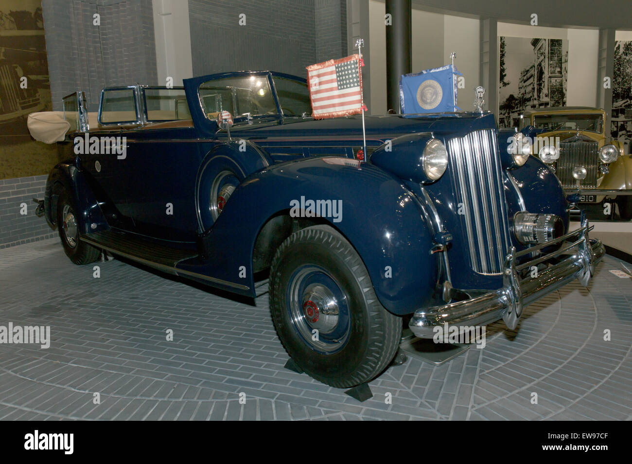 Packard Twelve presidential car (1939) front-right Toyota Automobile ...