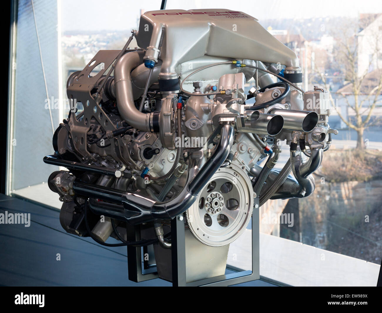Porsche 928 (M28-70) engine rear-left Porsche Museum Stock Photo - Alamy