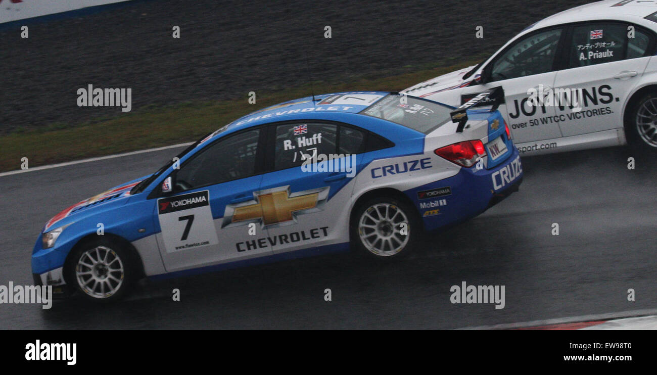 In the 2010 WTCC Race of Japan, Robert Huff makes a dramatic overtaking ...