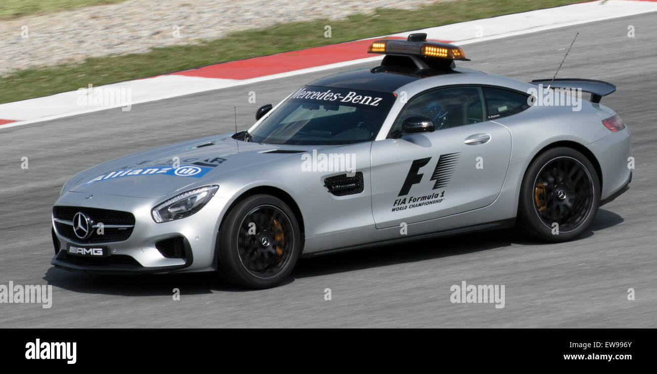 Car side hi-res stock photography and images - Alamy