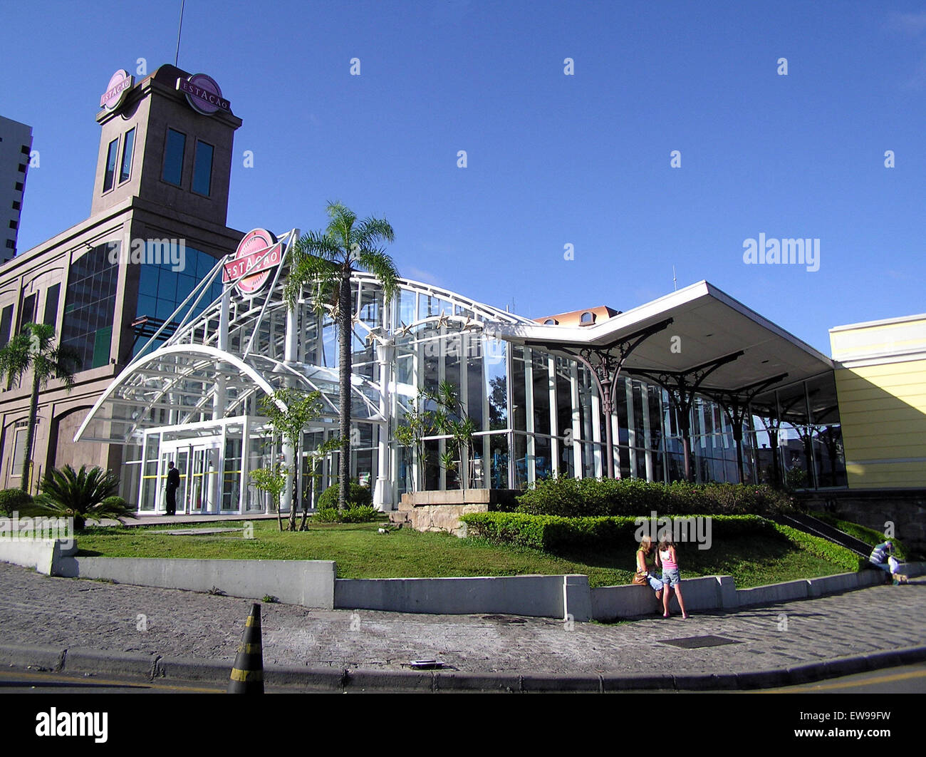 Shopping Estação 3 in Curitiba, Brazil, is a modern shopping center ...