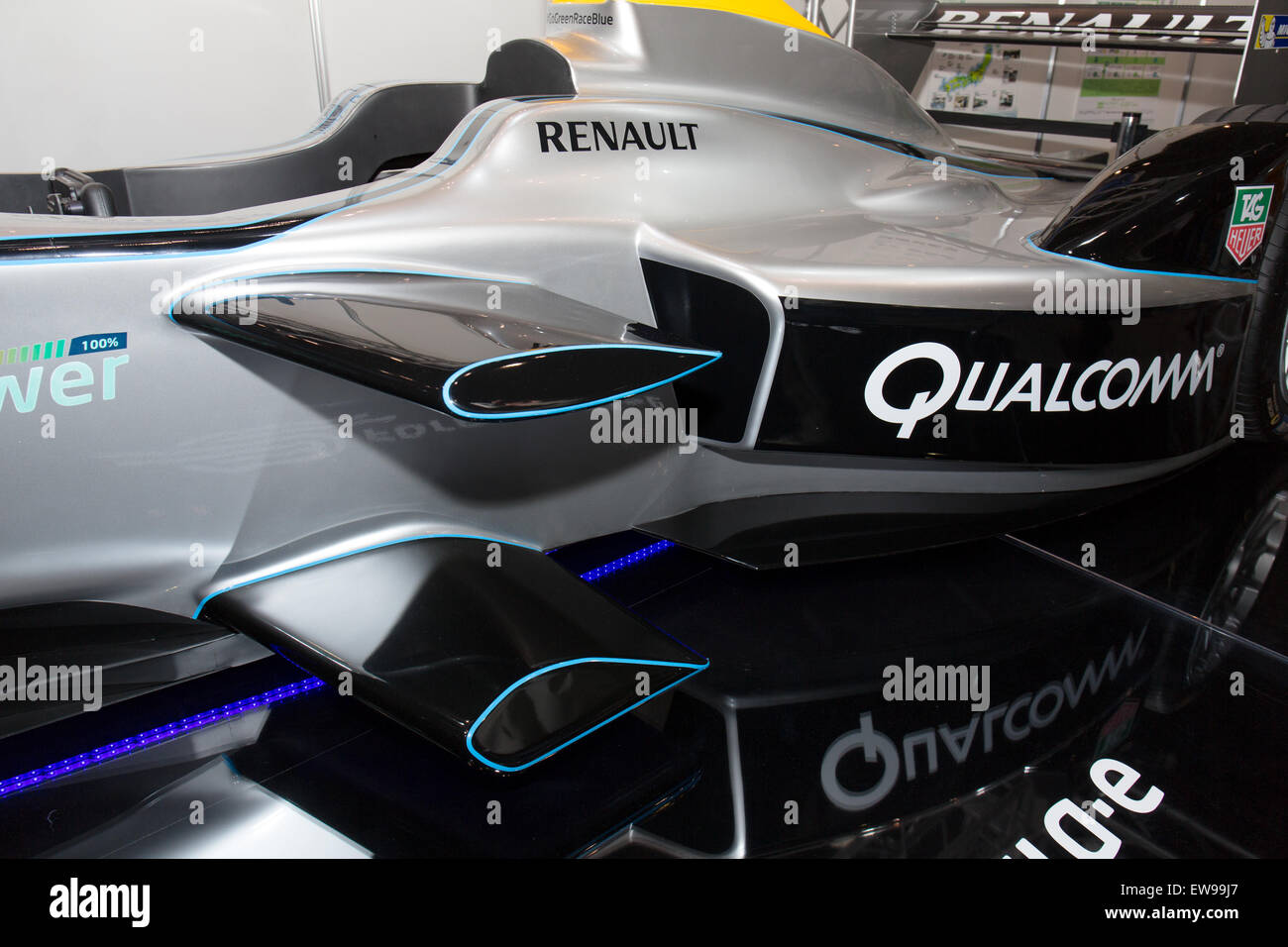 The Spark-Renault SRT 01E, showcased at the 2013 Tokyo Motor Show, is a ...