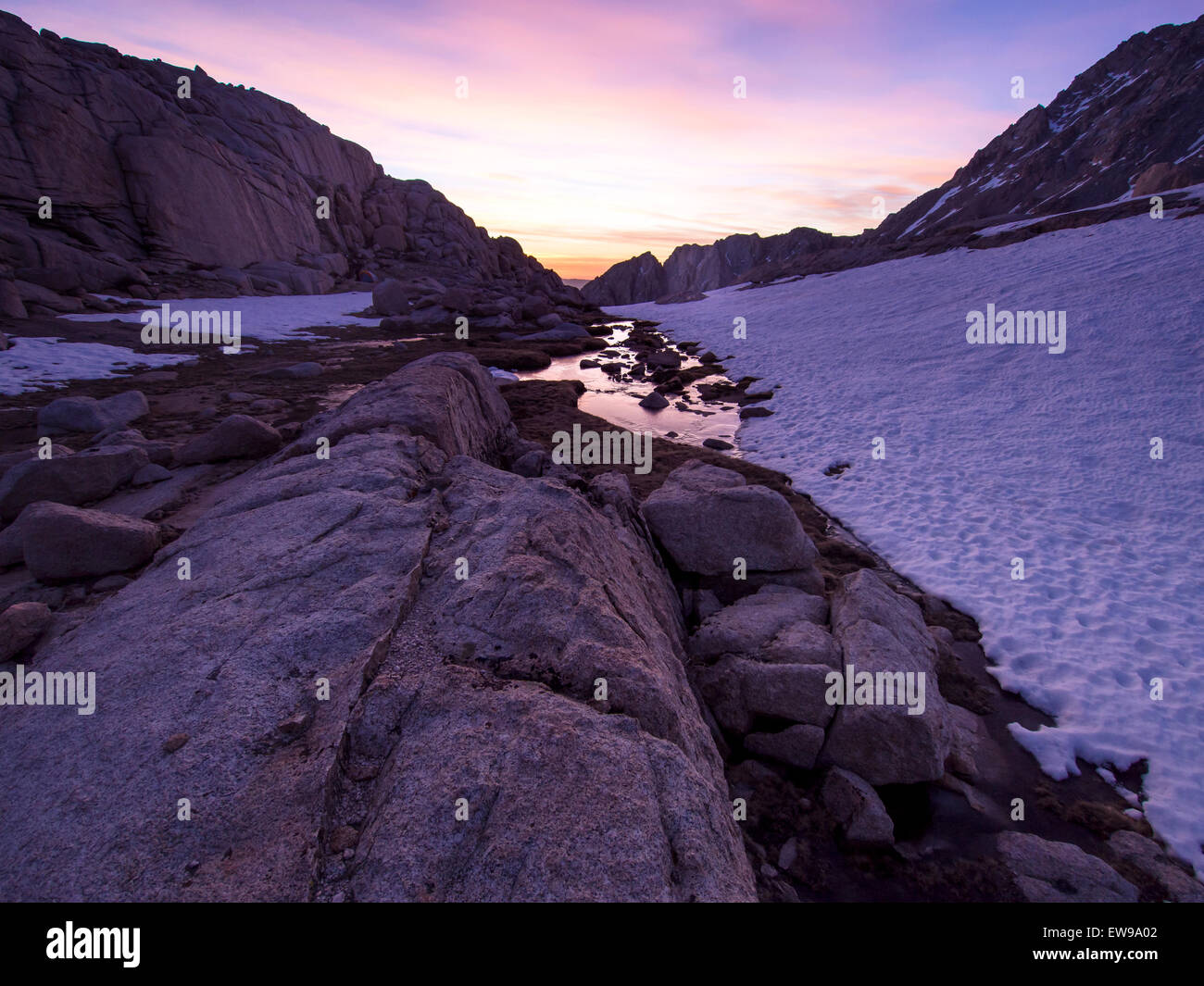 Moon and mt whitney hi-res stock photography and images - Alamy