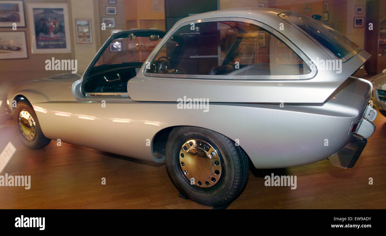 Car restoration hi-res stock photography and images - Alamy