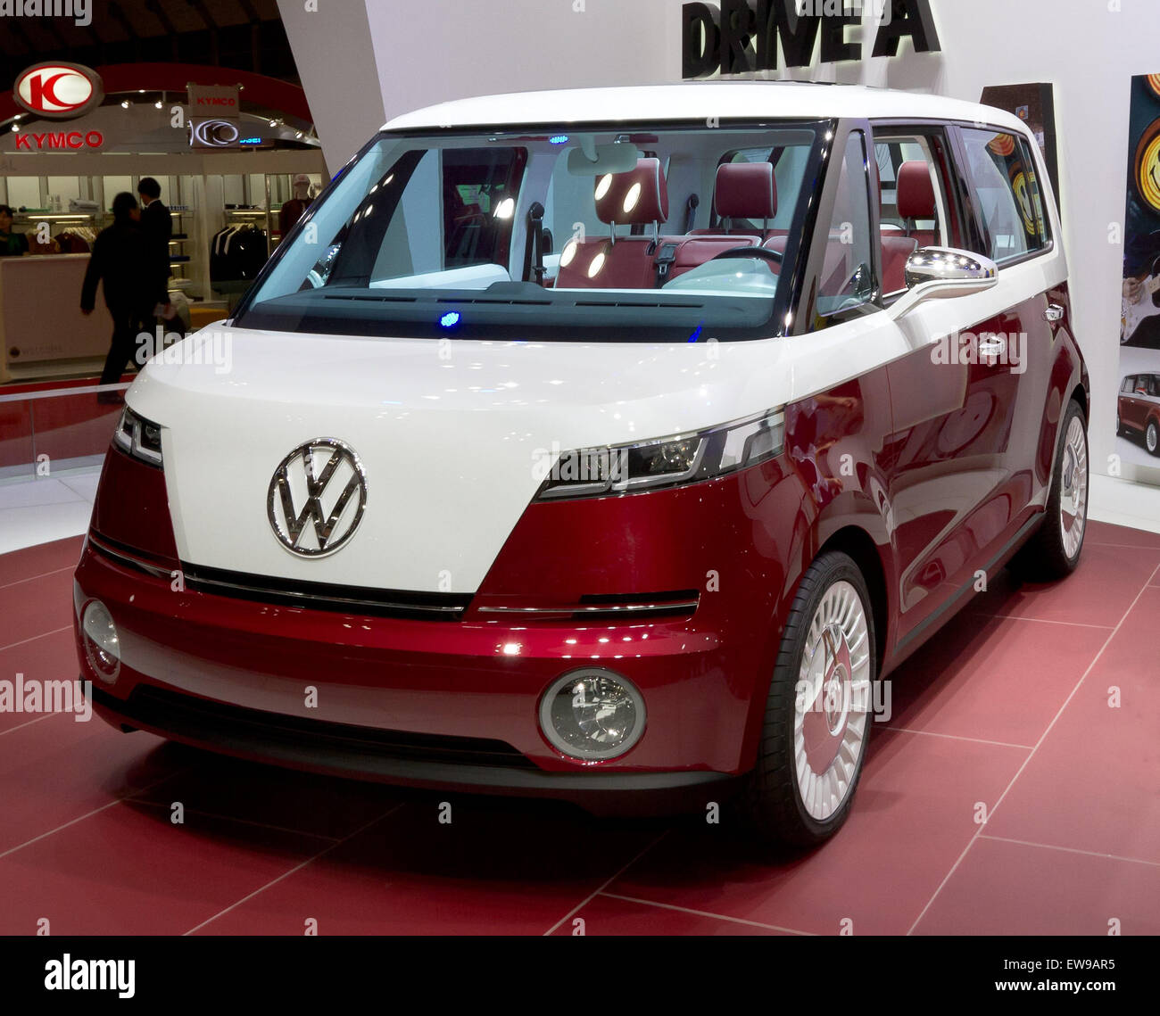 The 2011 Volkswagen Bulli concept, unveiled at the Tokyo Motor Show ...
