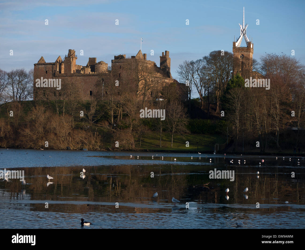 Linlithgow palace mary queen of scots hi-res stock photography and ...