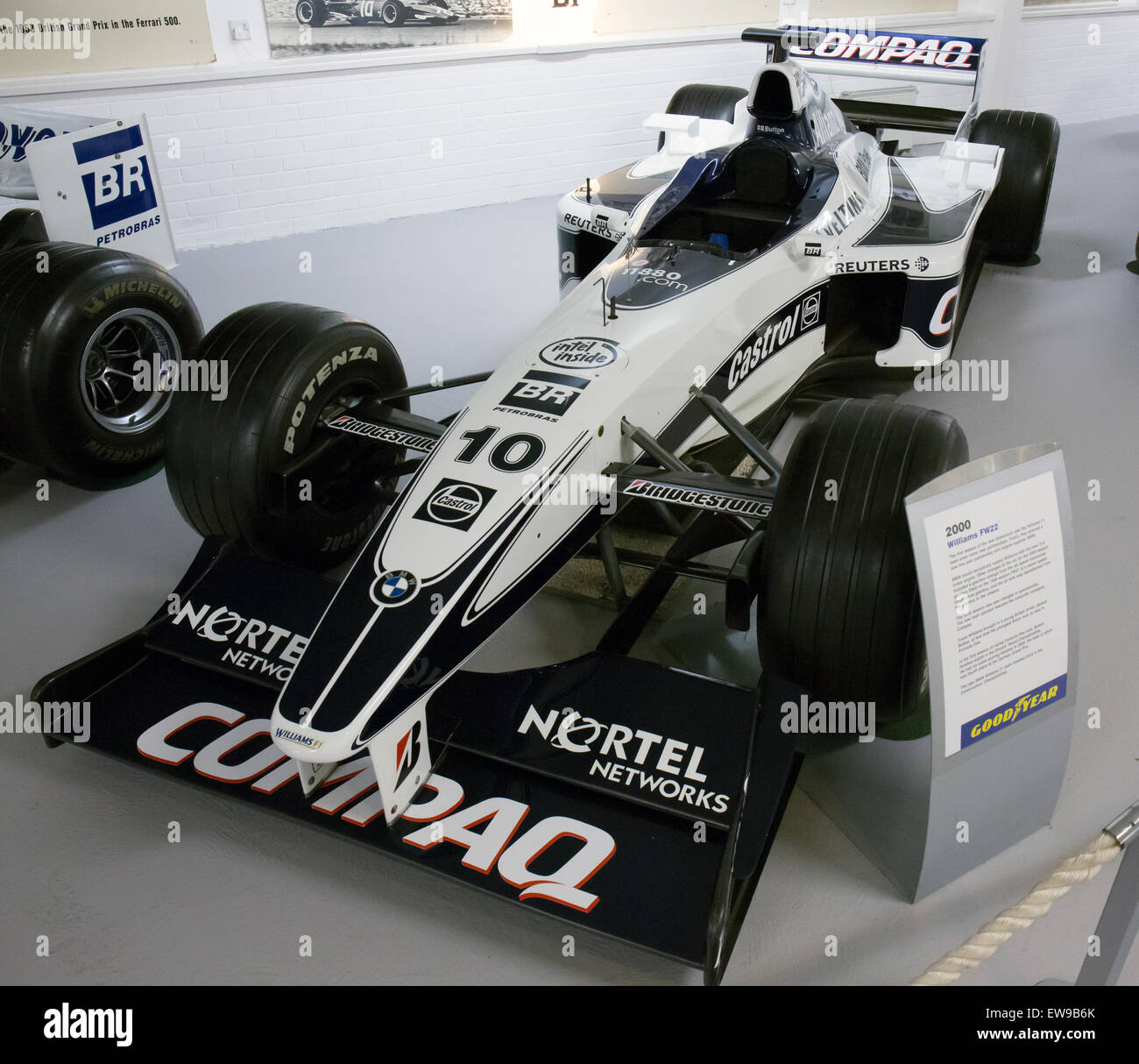 The Williams FW22, photographed from the front-left at the Donington ...