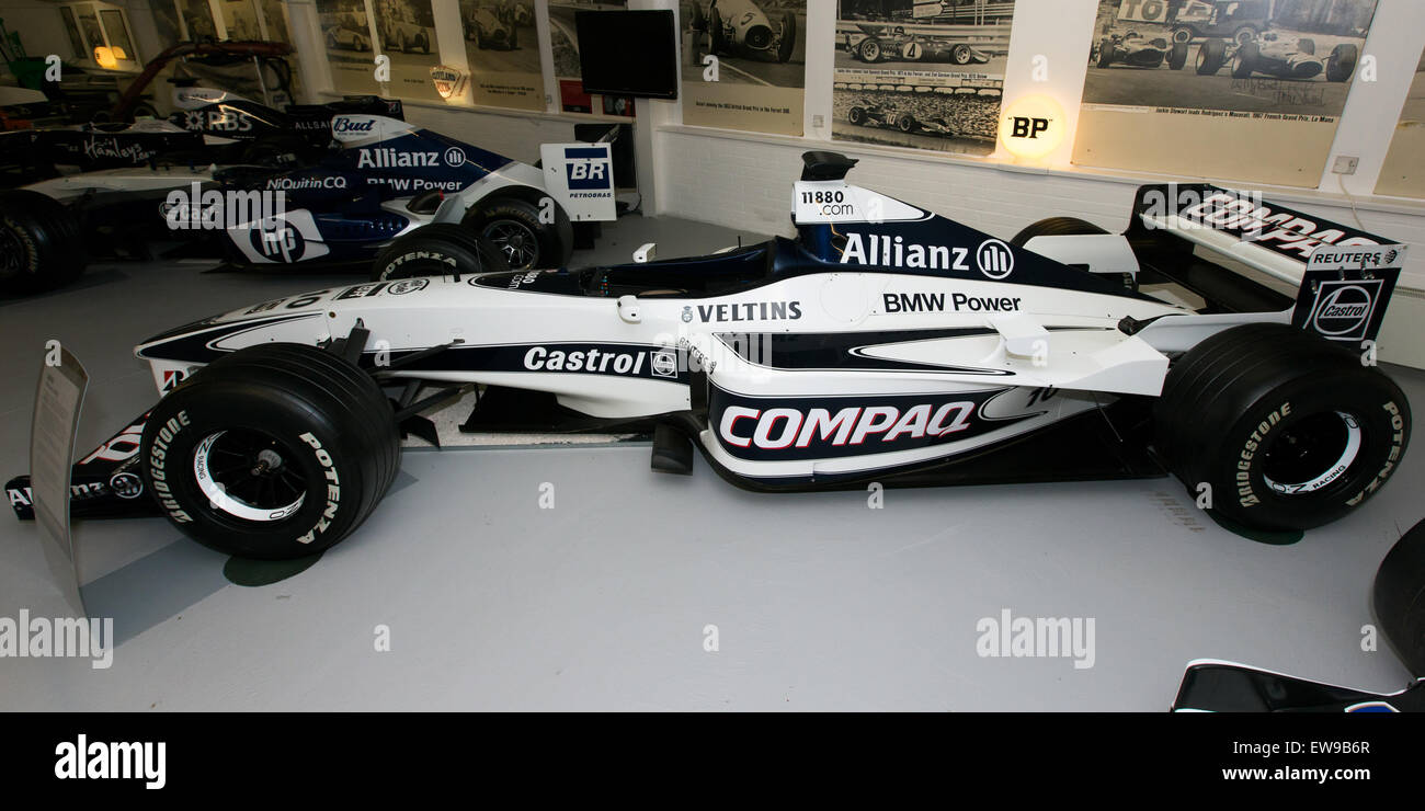 Williams FW22 left Donington Grand Prix Collection Stock Photo - Alamy