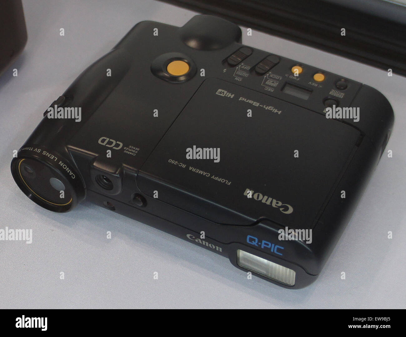 The Canon Q-Pic RC-250 CP 2011 is a compact digital camera, showcasing ...