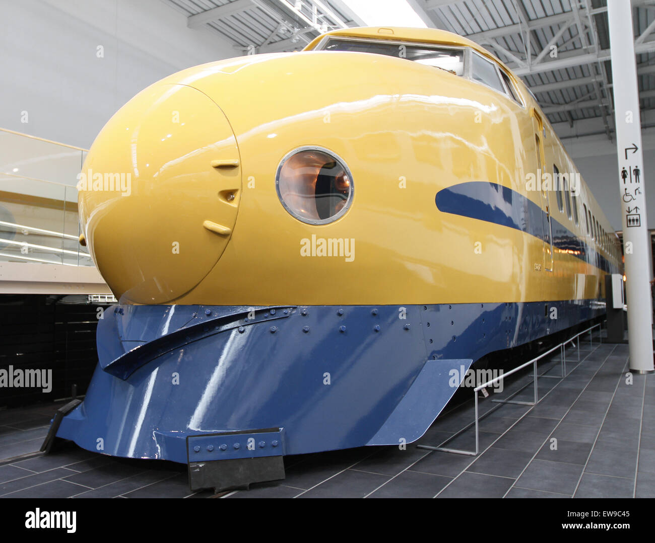 Doctor Yellow 922-26 T3 is a famous high-speed train at SCMaglev and ...
