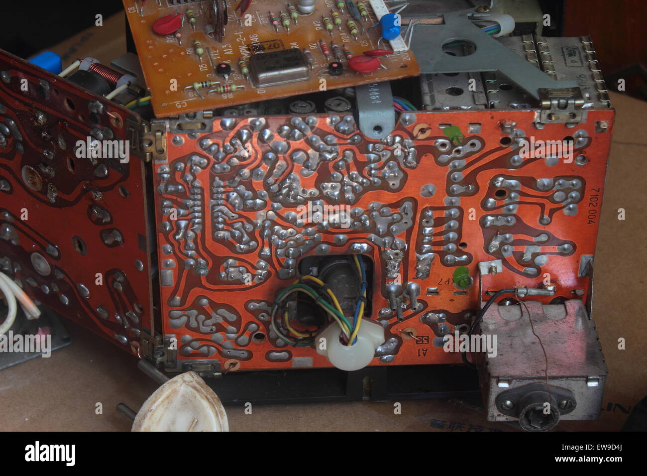 Old tv broken screen hi-res stock photography and images - Alamy