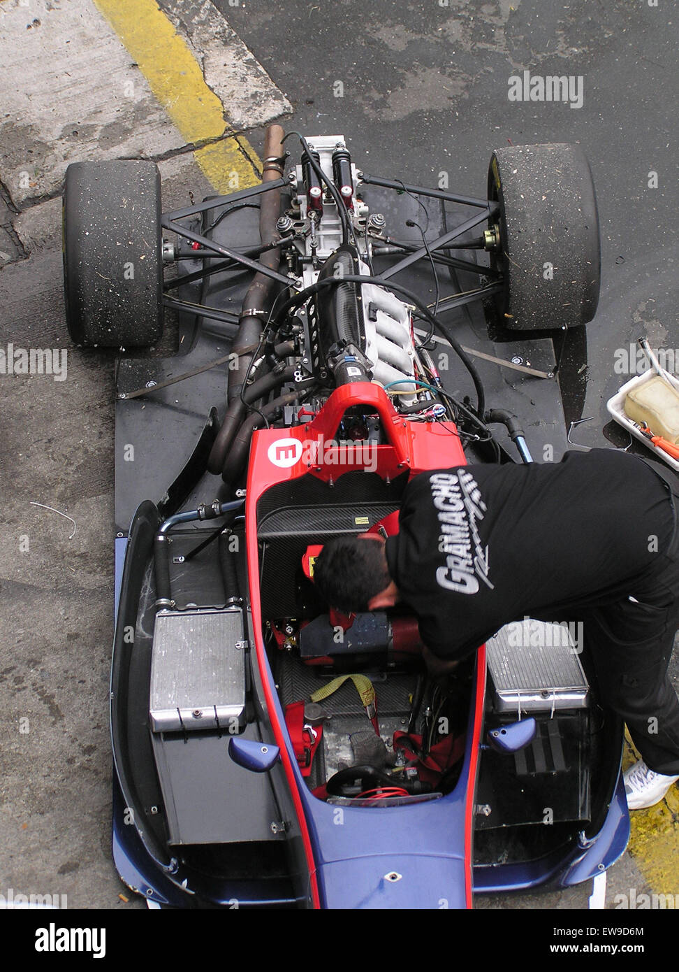 The Formula Renault rear 1 image shows a detailed view of the rear ...
