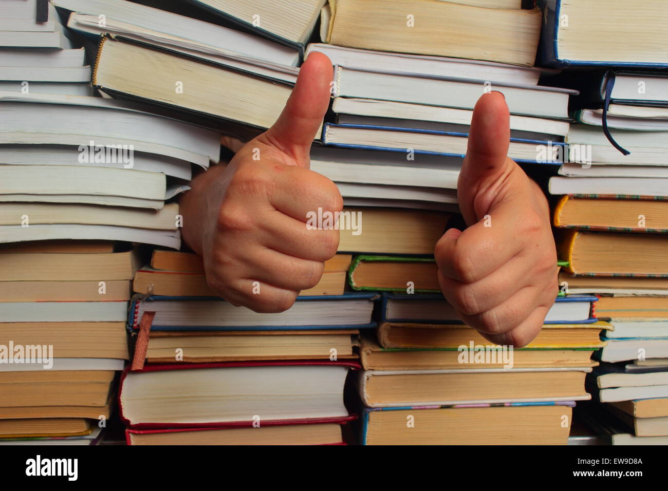 Books hands hi-res stock photography and images - Alamy