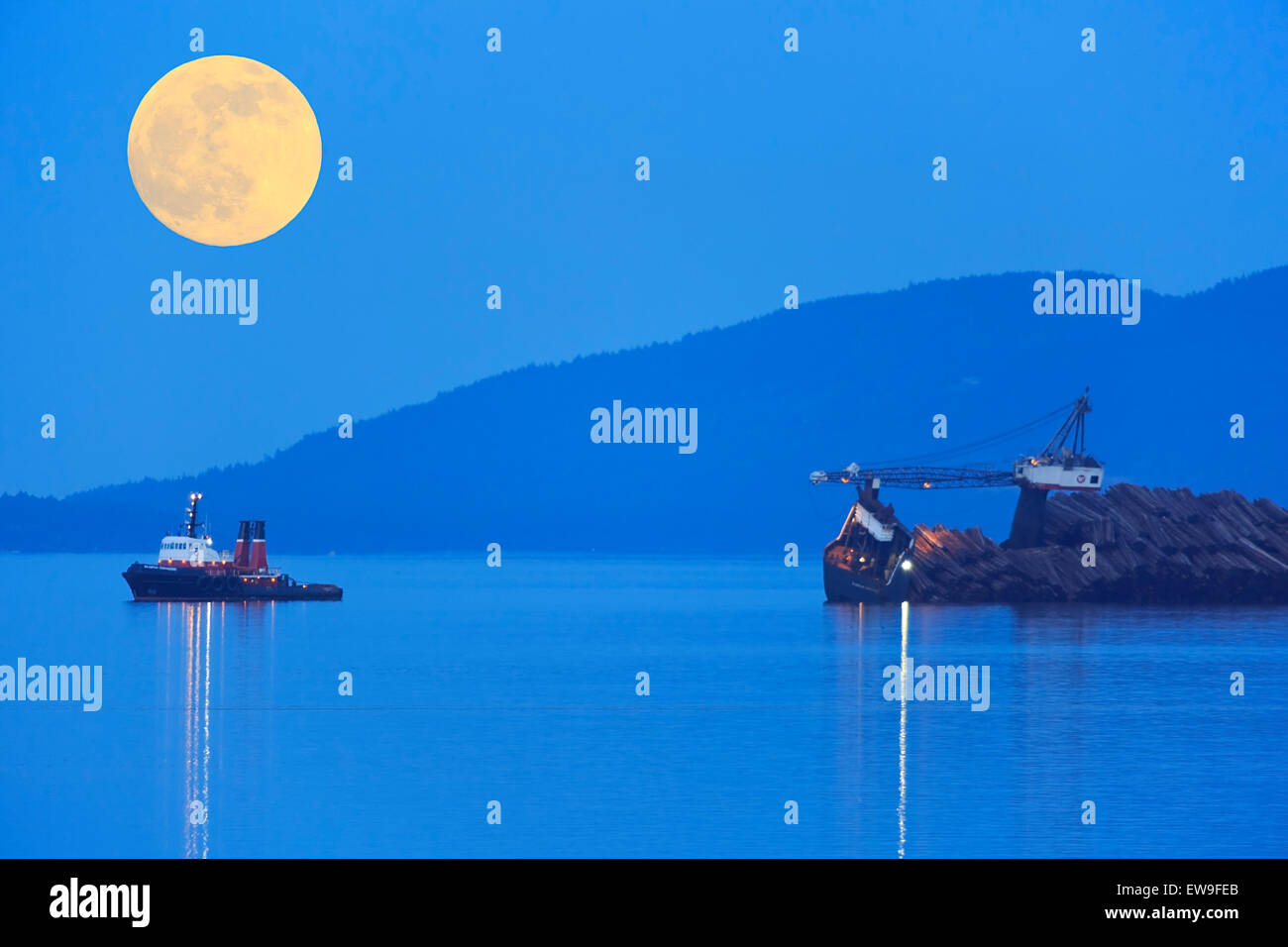 A full moon loks over the 'Seaspan Survivor', a self loading/dumping ...