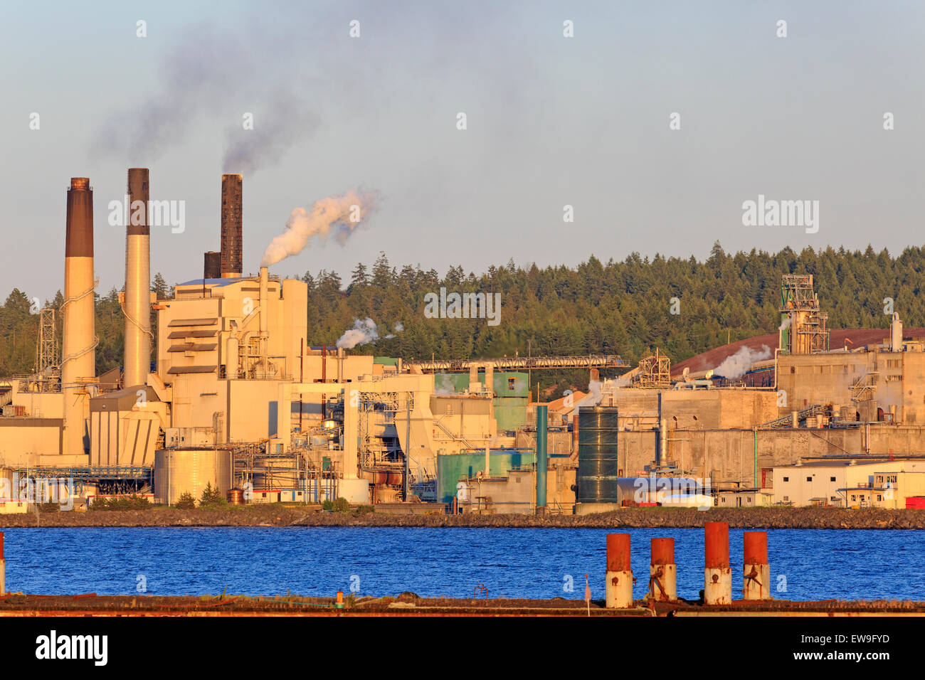 Harmac Pulp Mill, Nanaimo, Vancouver Island, British Columbia Stock ...