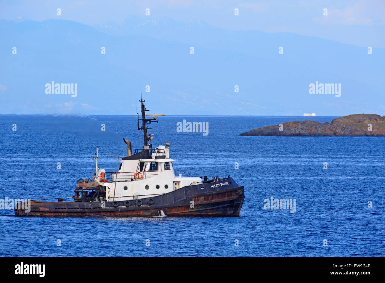 Tugboat pulling log boom hi-res stock photography and images - Alamy