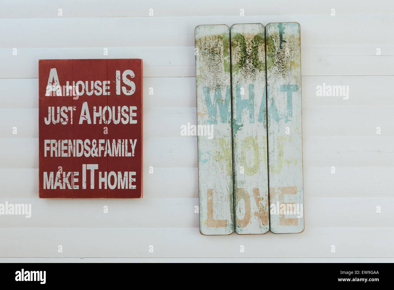 Signs with motivation words on rustic wood Stock Photo - Alamy