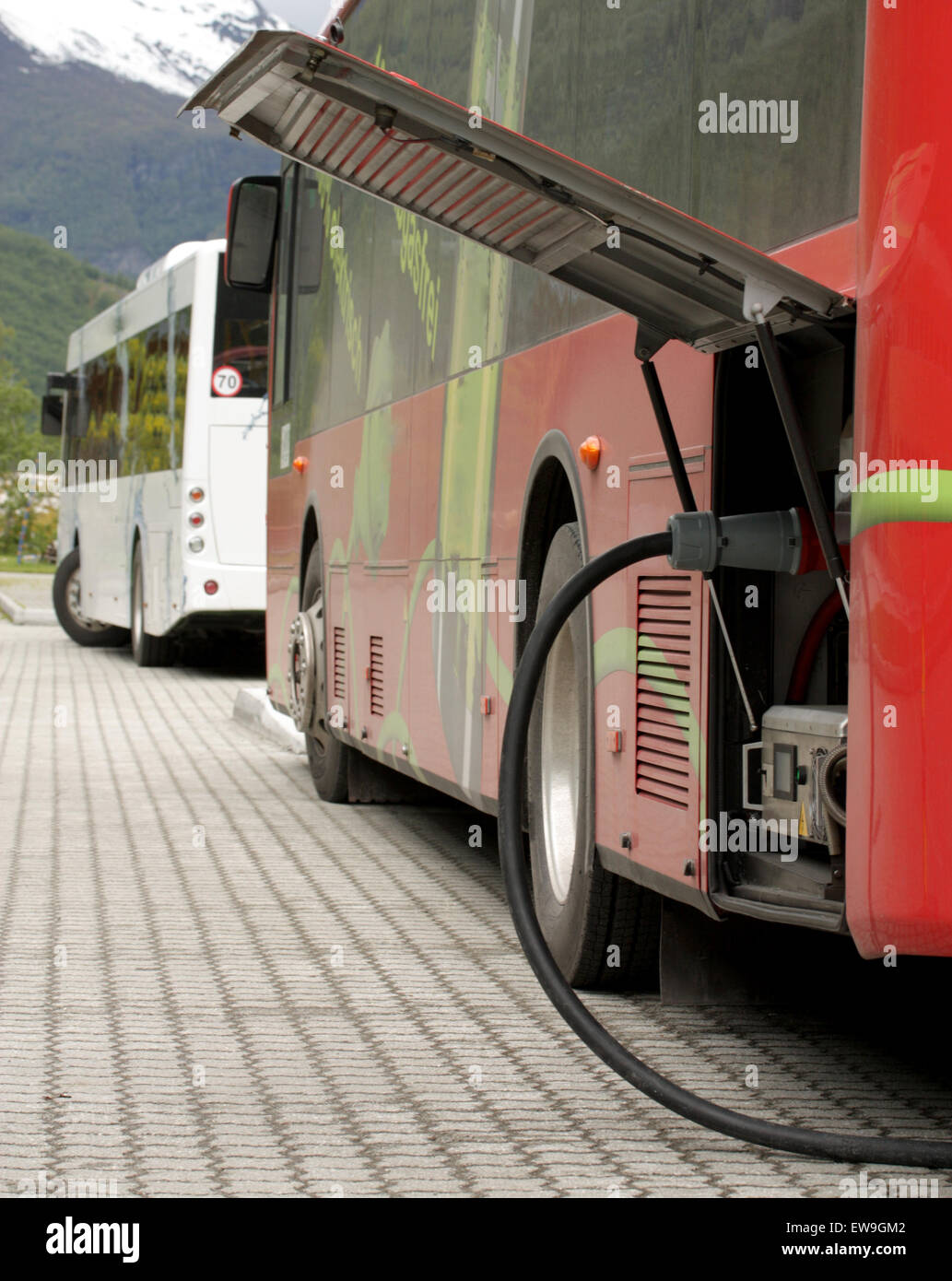 Charging plugin electric buses with 400 volts 125 amperes with a ...