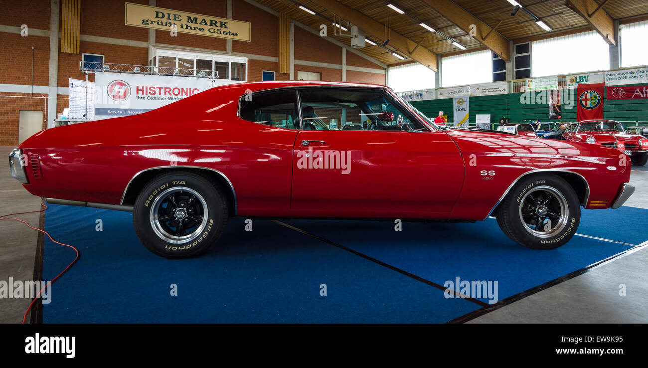 Mid-size car Chevrolet Chevelle SS3454 Hardtop Coupe. Side view. The ...