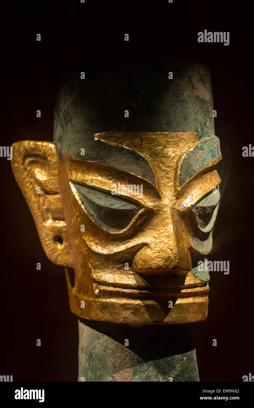 Ancient bronze head with gold mask in Sanxingdui Museum, Guanghan ...