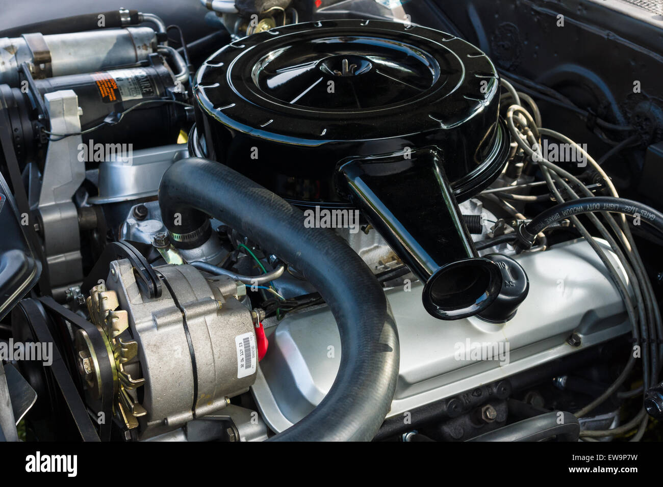 The engine of the American oldtimer Stock Photo - Alamy