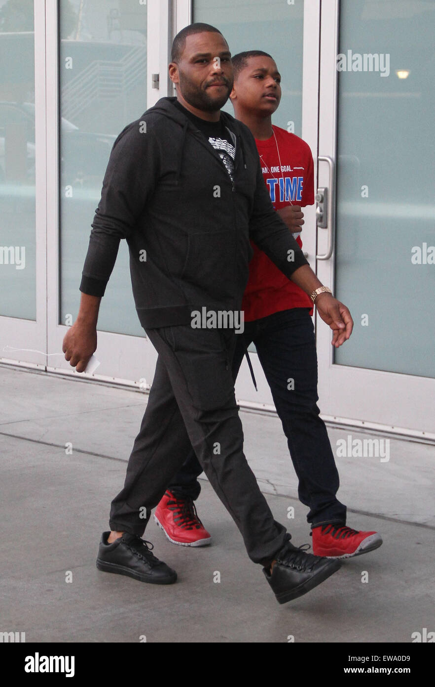 Star of ABC's Black-ish, Anthony Anderson takes his son to the Staples ...
