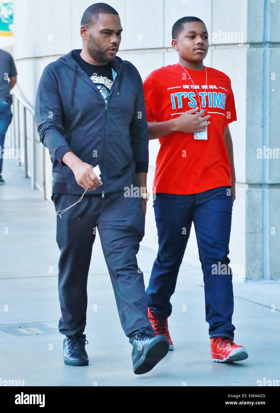 Celebrities arriving at the Staples Center for the Los Angeles Clippers ...