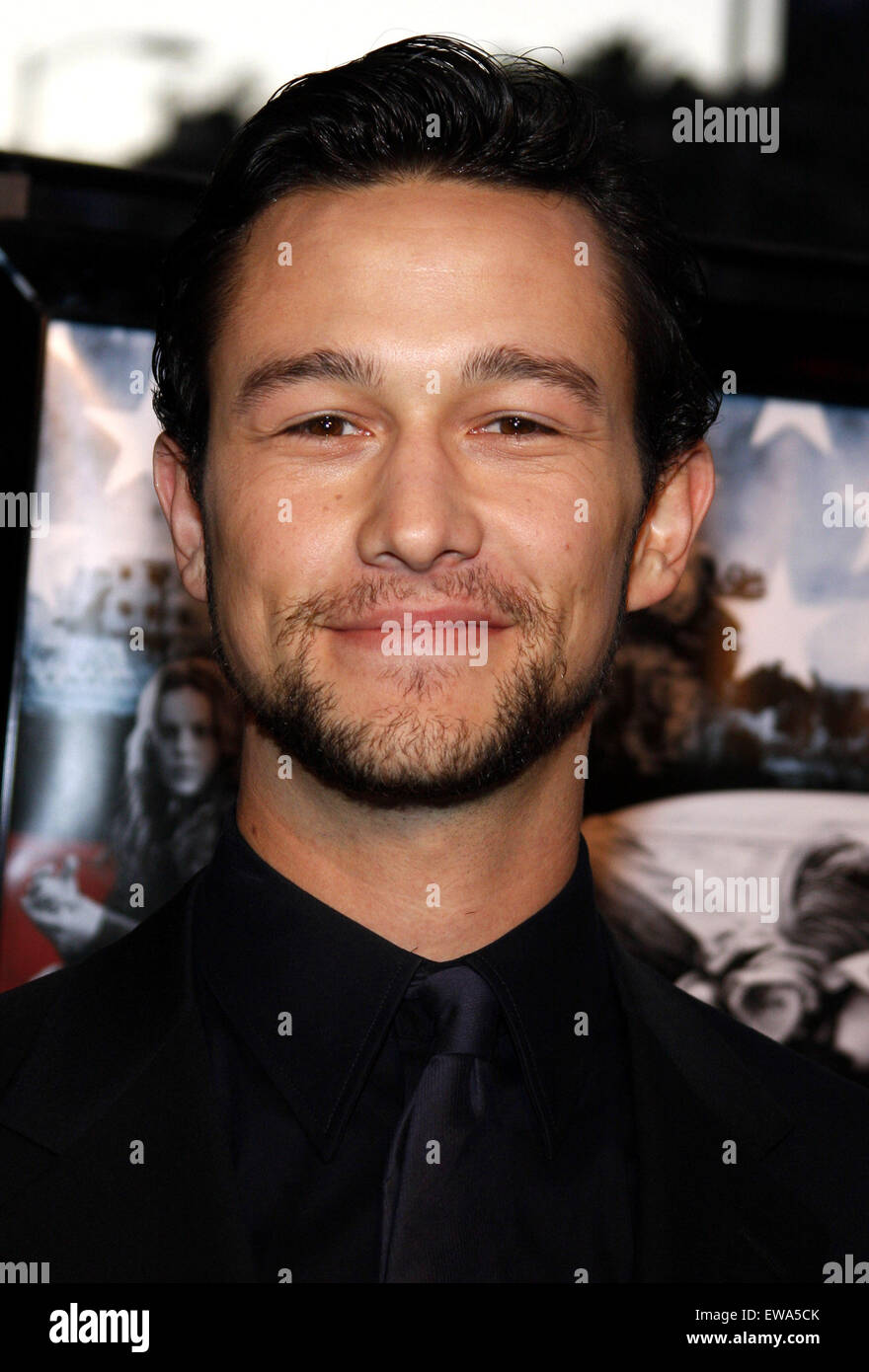Joseph Gordon-Levitt attends the Los Angeles Premiere of "Stop-Loss ...