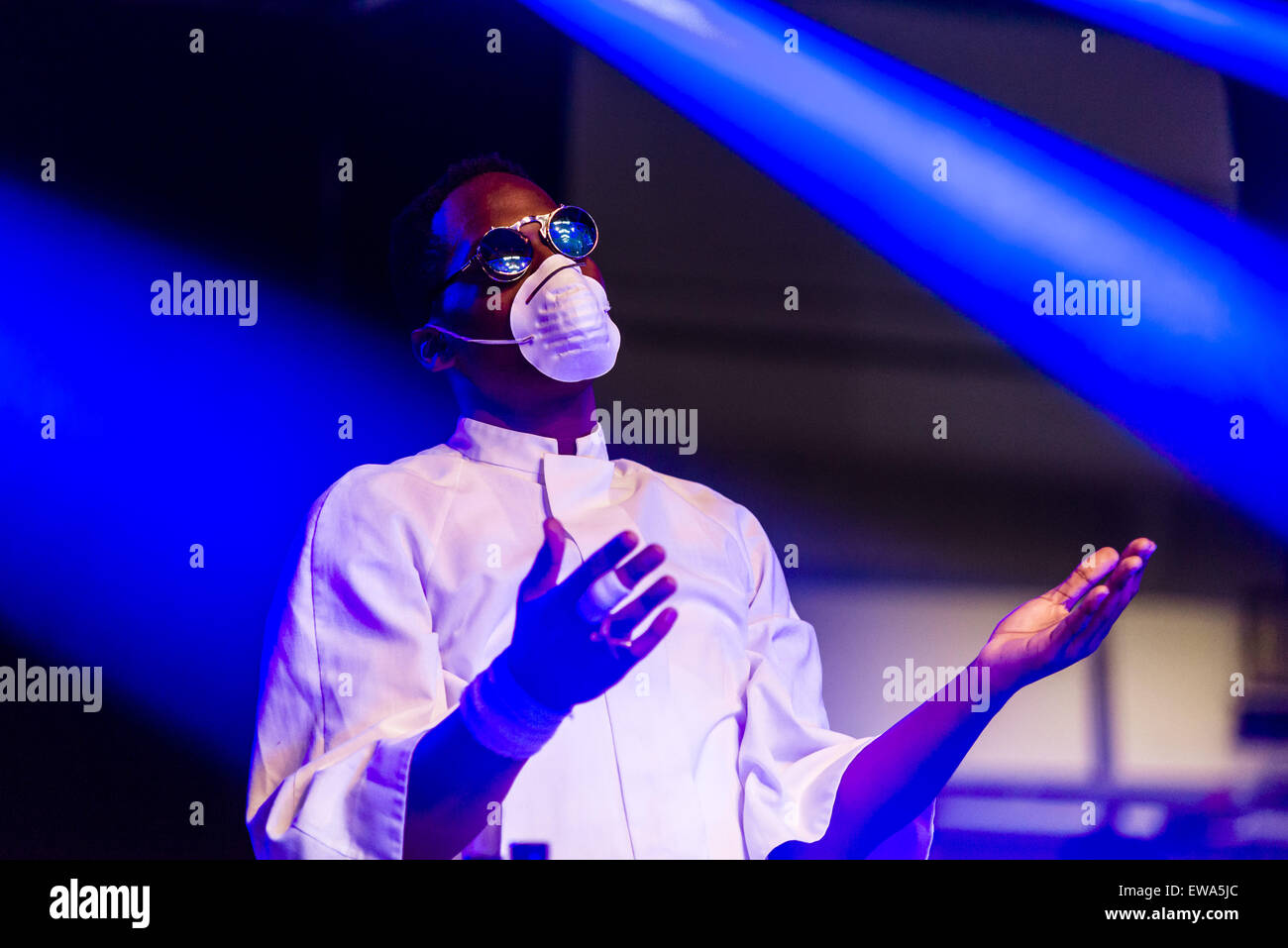 Female rapper crowd hi-res stock photography and images - Alamy