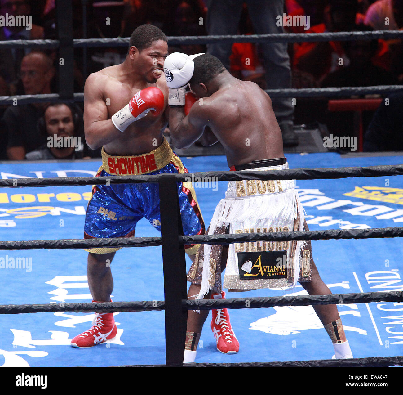 Las Vegas, Nevada, USA. 21st June, 2015. Boxers Shawn Porter and Adrien ...