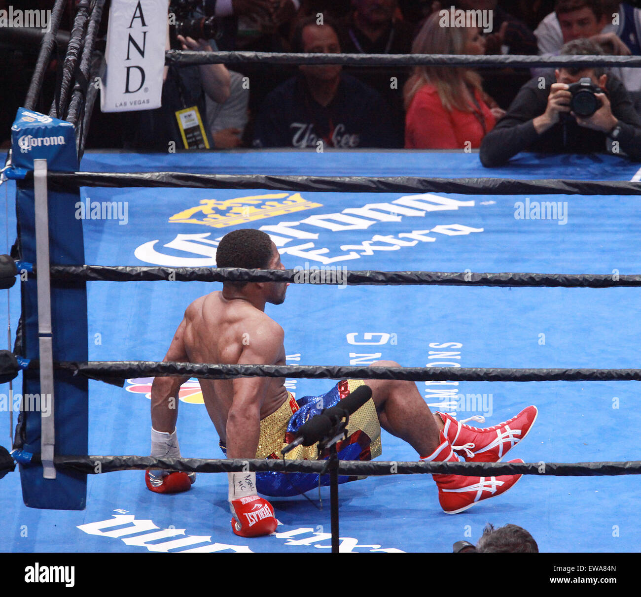 Las Vegas, Nevada, USA. 21st June, 2015. Boxers Shawn Porter and Adrien ...