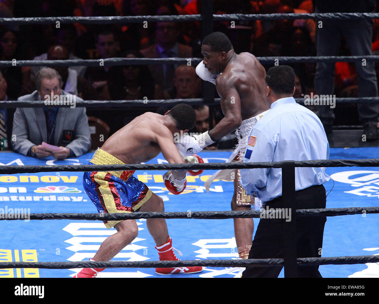Las Vegas, Nevada, USA. 21st June, 2015. Boxers Shawn Porter and Adrien ...