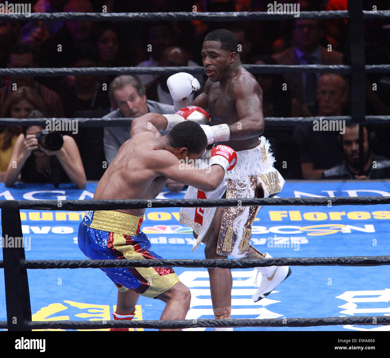 Las Vegas, Nevada, USA. 21st June, 2015. Boxers Shawn Porter and Adrien ...