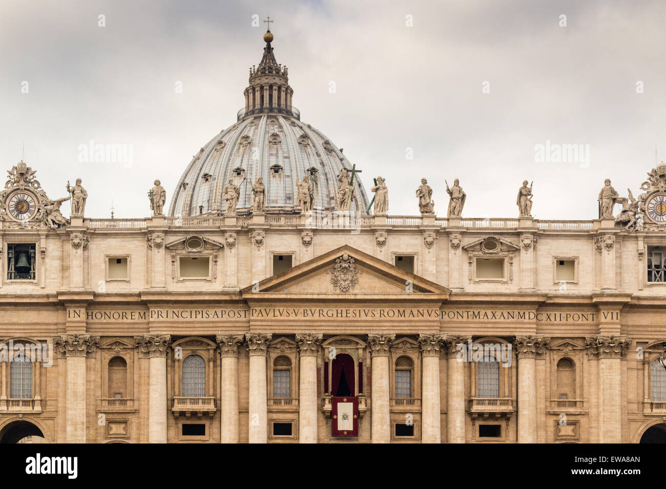 Saint Peter, Basilica in Vatican City: dome and facade Stock Photo - Alamy