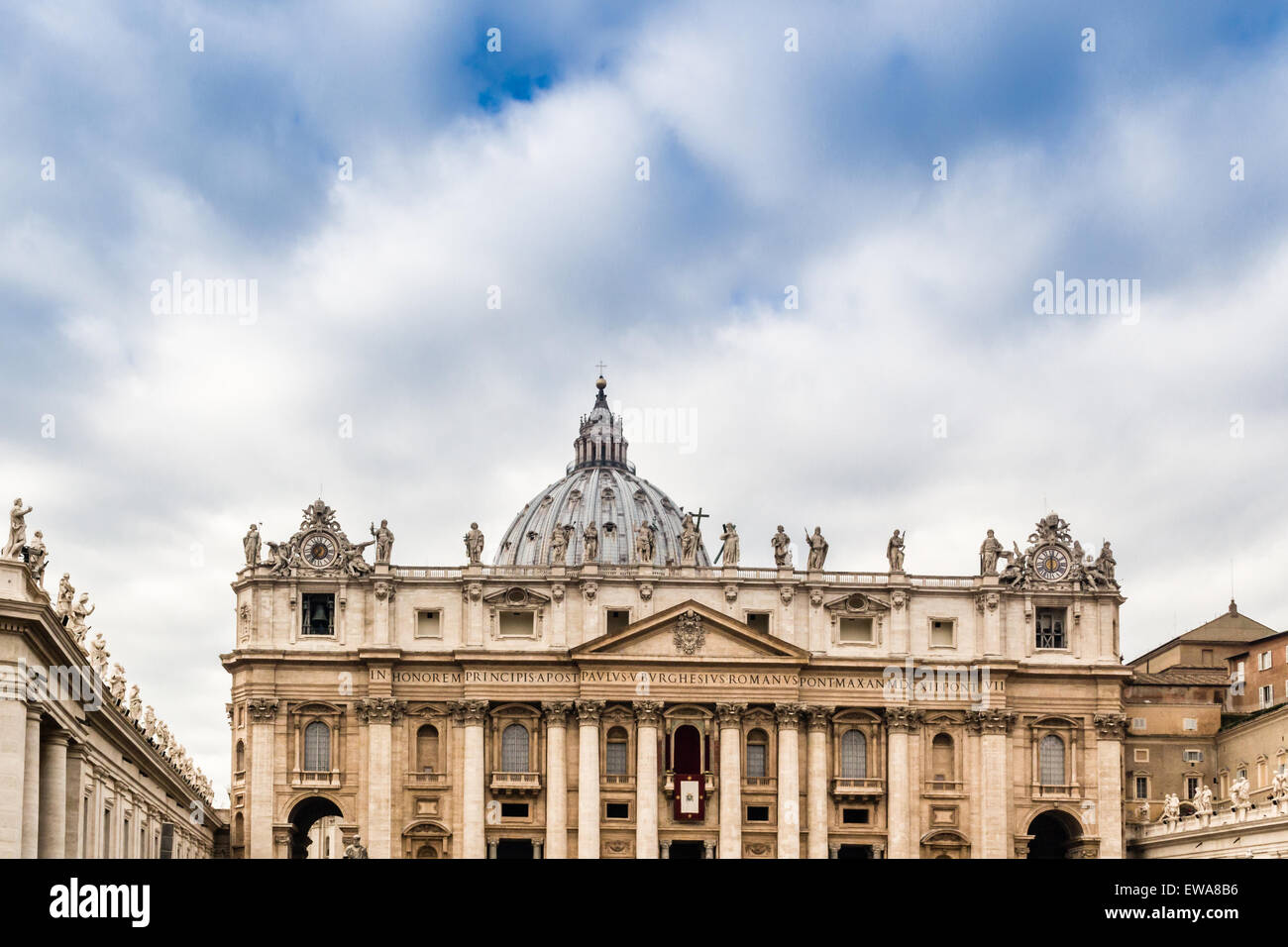 Saint Peter, Basilica in Vatican City: dome and facade Stock Photo - Alamy