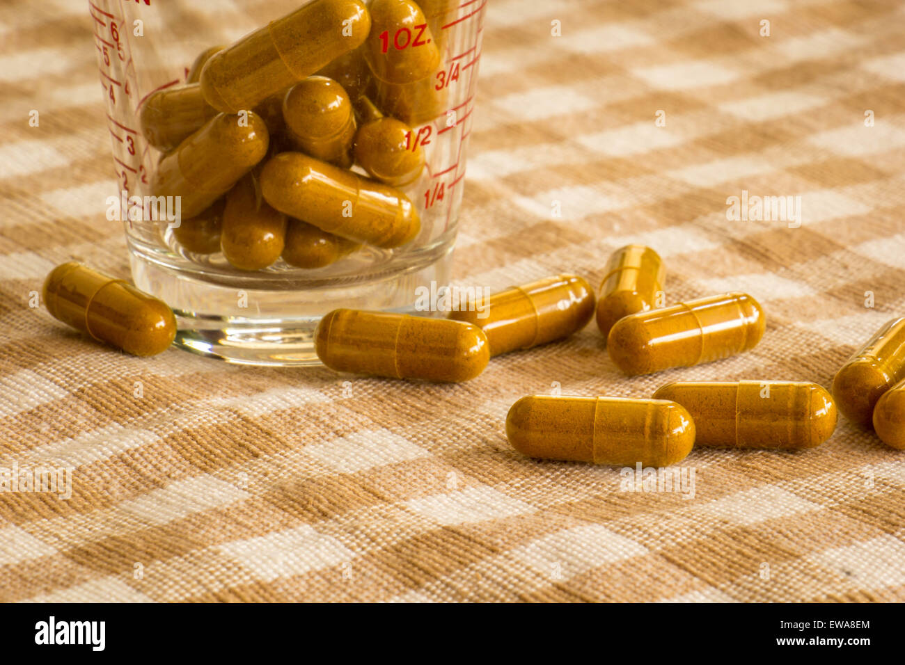 Glass measuring cup, medicine, capsule, cotton, glass, texture ...