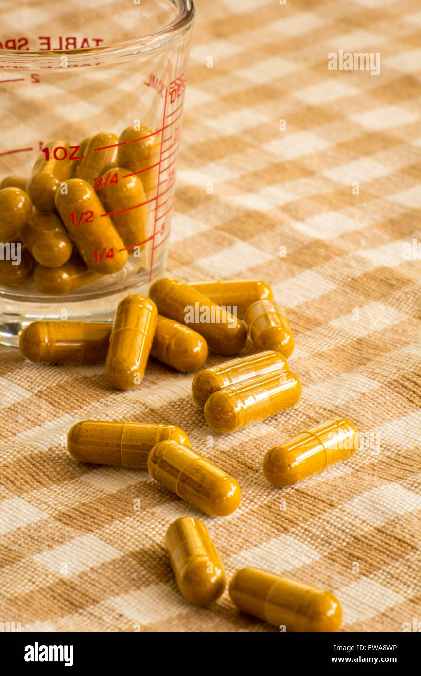 Glass measuring cup, medicine, capsule, cotton, glass, texture ...