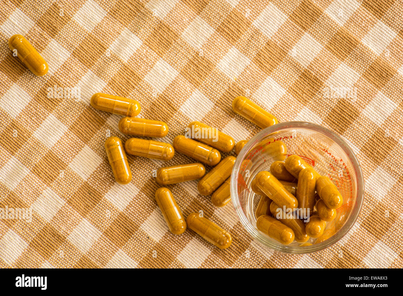 Glass measuring cup, medicine, capsule, cotton, glass, texture ...