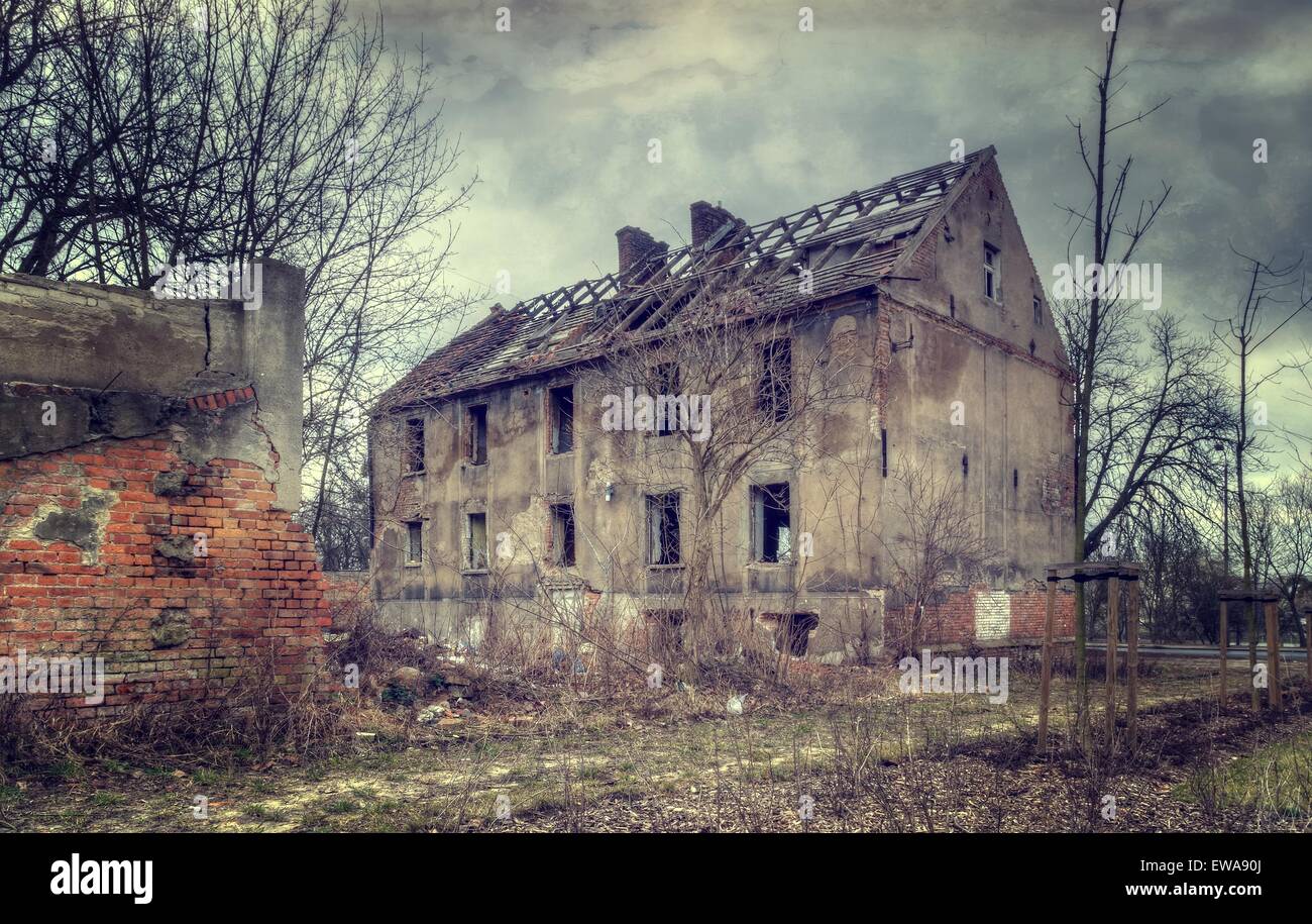 Falling into ruin hi-res stock photography and images - Alamy