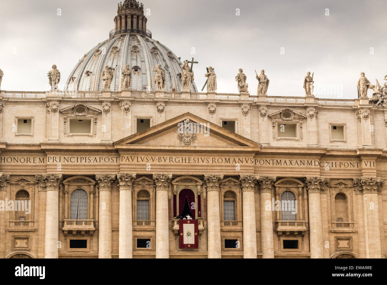 Saint Peter, Basilica in Vatican City: dome and facade Stock Photo - Alamy